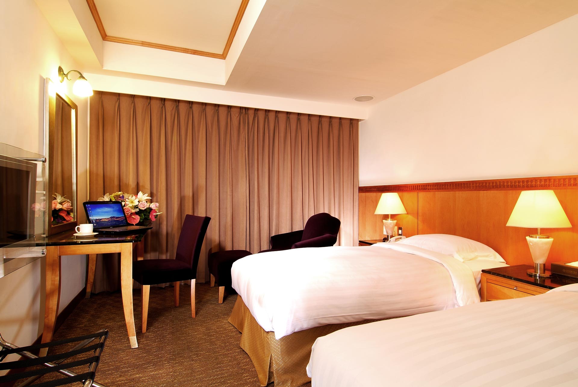 Business Double Room – HubHotel