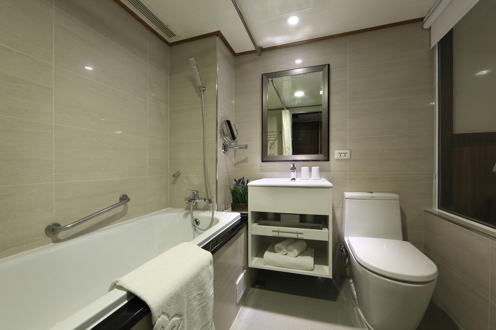 Business Double Room – HubHotel